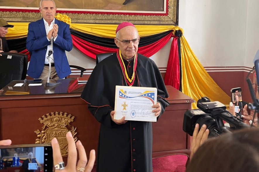 Reconocimiento por su labor pastoral para Monseñor Mario Moronta ...